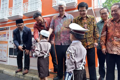 Toyota Revitalisasi Taman Edukasi Lalu Lintas Bandung Kumparan