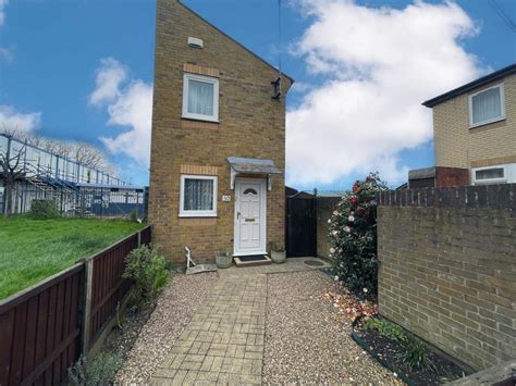 Camelot Close London Se28 2 Bed Detached House £350 000