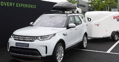 포토 강력한 견인력을 자랑하는 랜드로버 올 뉴 디스커버리