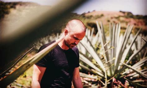Bryan Cranston Y Aaron Paul Lanzan Su Mezcal Dos Hombres