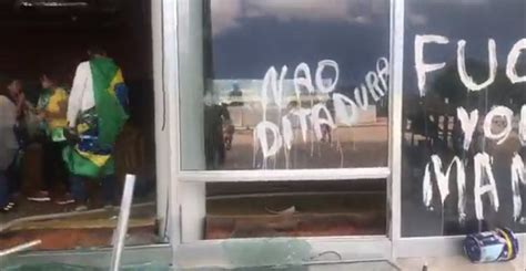 Veja os objetos que foram depredados durante invasão terrorista nos