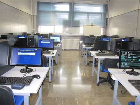 Aula CMD Centro de Servicios Informáticos y Redes de Comunicación