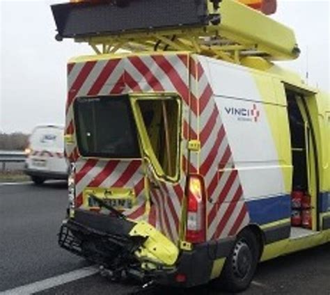 Aude Un Fourgon De Vinci Autoroutes Percuté Sur La61 Près De