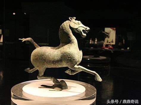 甘肅墓葬出土國寶級馬踏飛燕它在召喚什麼 每日頭條