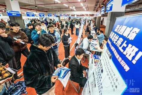 江苏南京：校园招聘双选会人气火爆 人民图片网
