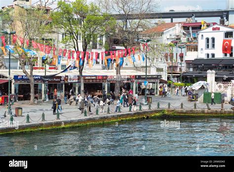 Estambul Turquía 8 2023 de mayo Plaza Ortakoy un popular destino