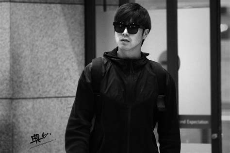 Pic 130929 Yunho At Airport Back To Korea From Africa Part 2 W