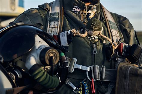 10 українських пілотів завершили льотну школу у Великій Британії Україна інфо