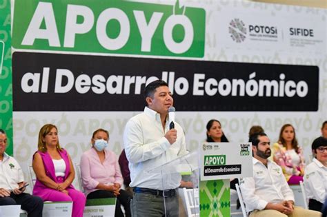 PERSONAS EMPRENDEDORAS Y EMPRESARIAS RECIBEN APOYO DE RICARDO GALLARDO