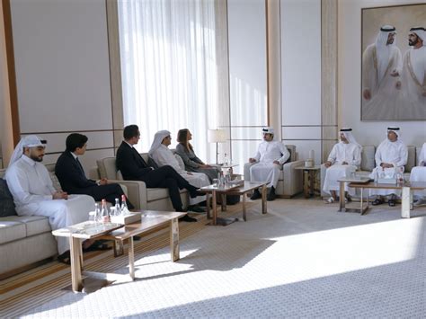 مكتوم بن محمد يلتقي الشريك والرئيس المشارك لشركة كيه كيه آر العالمية