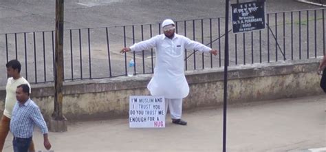 A Blindfolded Muslim Man Asked Mumbaikars For Free Hugs