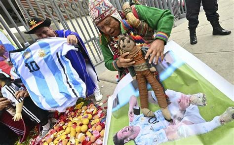 Chamanes Peruanos Hacen Ritual Para Truncar Juego De Messi En