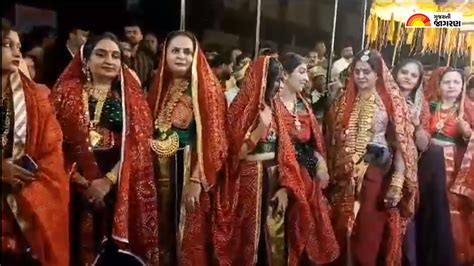 Rajkot પરંપરાગત પોશાકમાં સજ્જ મહિલાઓ 200 કિલોથી વધુ સોનાના ઘરેણાં સાથે ગરબા રમી ભારતીય