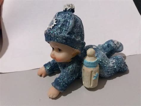 Статуетка малюк з пляшечкою — ціна 128 грн у каталозі Статуетки Купити товари для дому та