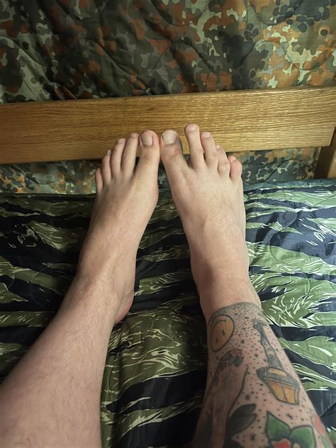 Long Toes R Male Feet
