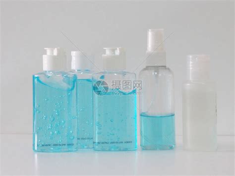 凝胶酒精混合物与明胶在透明塑料瓶中高清图片下载 正版图片506479050 摄图网