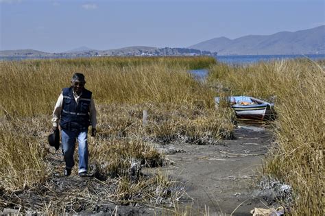 Aguas del lago Titicaca descienden a niveles históricos por cambio