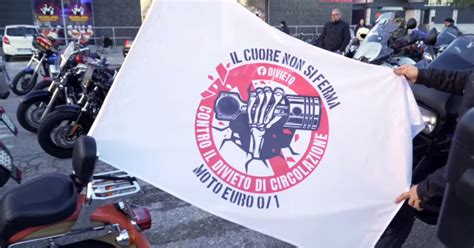 Milano Motociclisti In Rivolta Per La Manifestazione Contro Il Divieto
