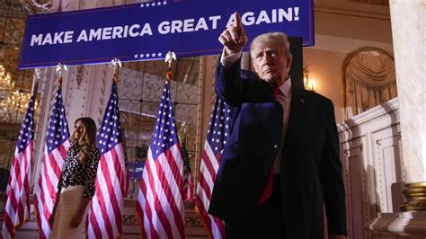 Donald Trump califica de persecución e interferencia acusación penal en