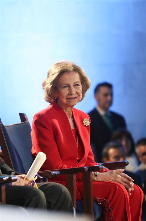 Photos Queen Sofias Red Suit In The Balearic Islands