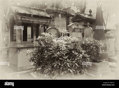Cimeti Re Du Pere Lachaise Hi Res Stock Photography And Images Alamy