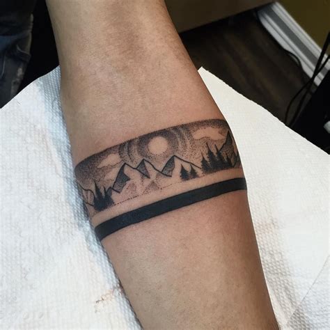 39 Tatuajes De Brazaletes Con Significado Para Mujeres Y Hombres