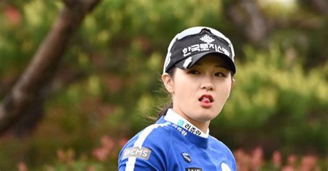 박현경 아쉬움에 메롱 사진