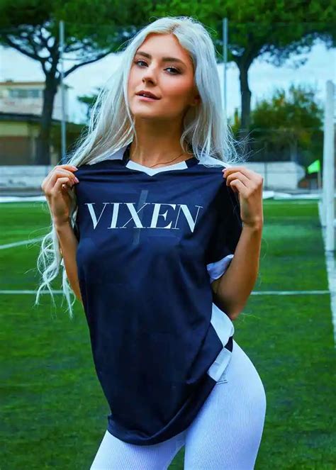 Eva Elfie - Wiki, Biography, Age, Height, Boyfriend, Photos, & more