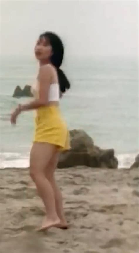 Thuy Trangs Feet