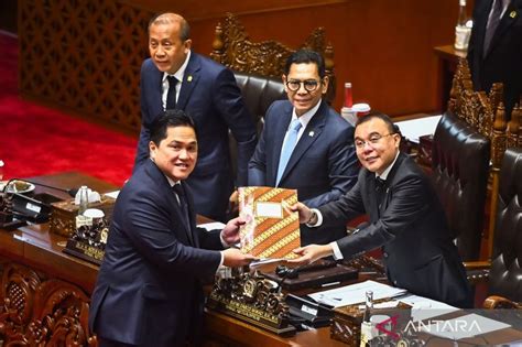 Rapat Paripurna DPR Akhirnya Setujui RUU BUMN Menjadi UU ANTARA News