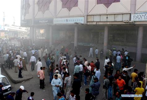 Fire Erupts In Shopping Mall In Karachi Pakistan Cn