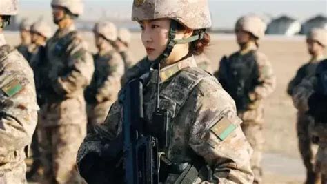 解放軍配發的21式作訓服，最大改變不再區分兵種，而是貼近實戰 每日要聞