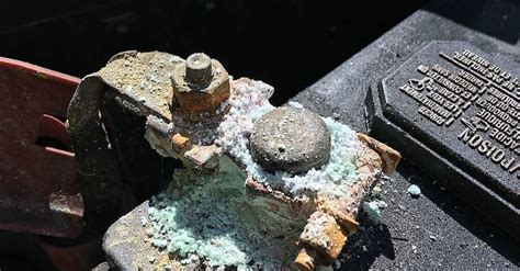 Symptoms Of A Failing Battery Terminal End