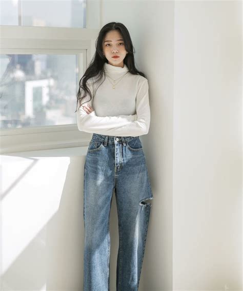 韓国ファッション ファッション ファッションアイデア ハイウエストデニム コーデ