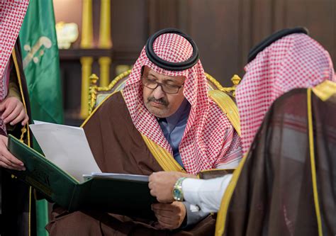عام الأمير حسام بن سعود يطلع أعمال لجنة التسمية والترقيم لمدينة الباحة