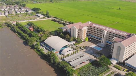 โรงเรียนนวมินทราชินูทิศ เบญจมราชาลัย Youtube