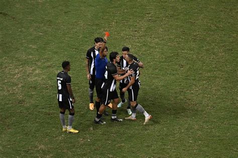 Um Time à Beira De Um Ataque De Nervos é Preciso Descobrir Os Motivos