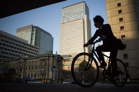 債券上昇、景気懸念で海外金利が低下－10年債利回り4月以来の低水準 Bloomberg