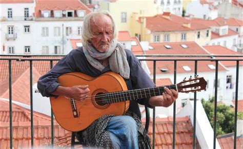 An Essential Guide To The Best Classical Guitar For Beginners