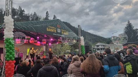 Започна празникът на минералната вода и на община Баните Утро