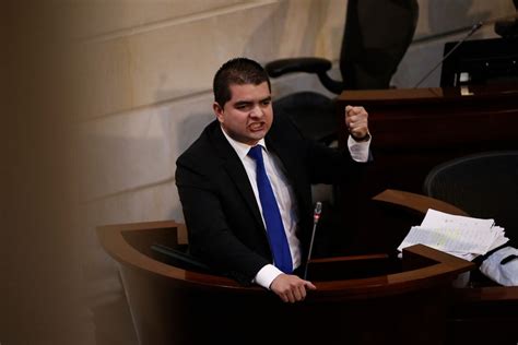 Julián Bedoya estaría detrás de la dirección de la Ugpp lo acusan de recibir contratos a dedo