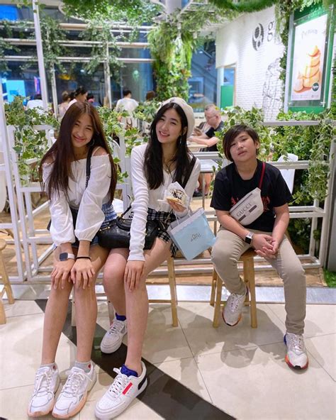 น้องมิย่า ชวนคุณพ่อ พีท ทองเจือ โคฟเวอร์ไวรัลดัง อย่าแซวผมหน้าม้าหนู