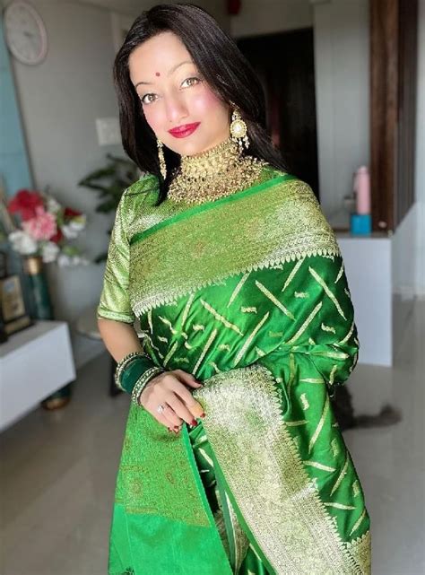 Manasi Naik किती गोड दिसती आहे चंद्राची कोर Tv9 Marathi