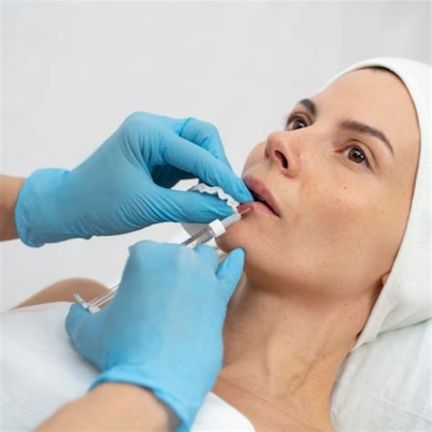 Swollen Lips Treatment Symptoms Causes And Diagnosis