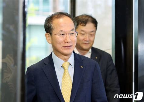인터뷰장 도착한 양종희 Kb금융지주 회장 후보 네이트 뉴스
