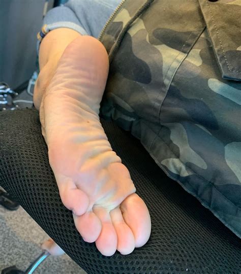 Kyle Unfugs Feet