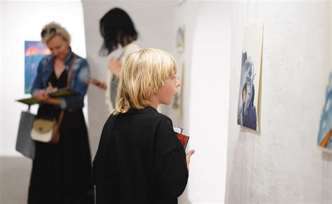 Клуб врятованих у Києві презентували виставку ілюстрацій про тварин Вечірній Київ