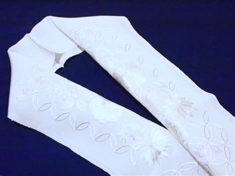 刺繍半衿「白色の地に白色とラメ糸の菊と七宝の刺繍」 半衿、伊達衿半衿刺繍 新宿津田家オンラインショップ