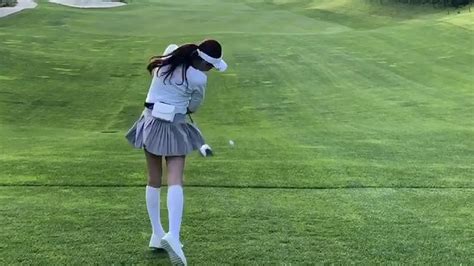 😱예뻐가지고~~~ 임팩 만드는 거 좀바💖서유경 골프 인플루언서 스윙 미녀골퍼 Youtube