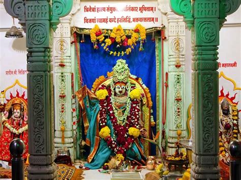 Indore Devi Mandir इंदौर के प्रसिद्ध देवी मंदिर शुक्रवार को करें माता